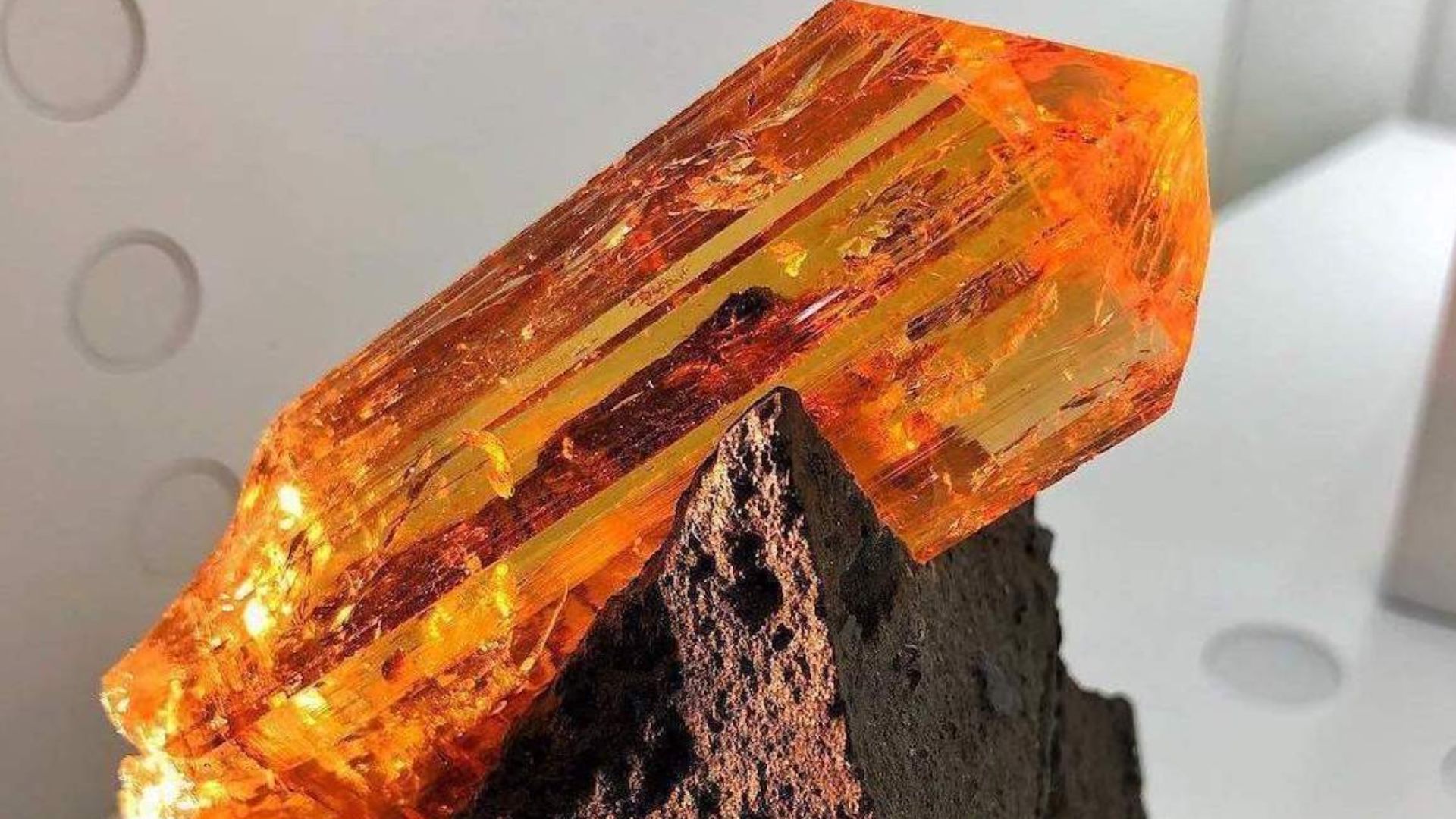 Topaz Birthstone Month - History Meaning, Color And Benefit