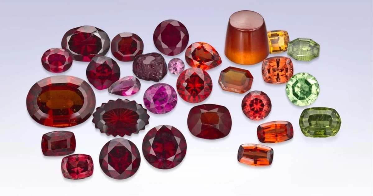 What Birthstone Color Is January - The Significance Of Garnet