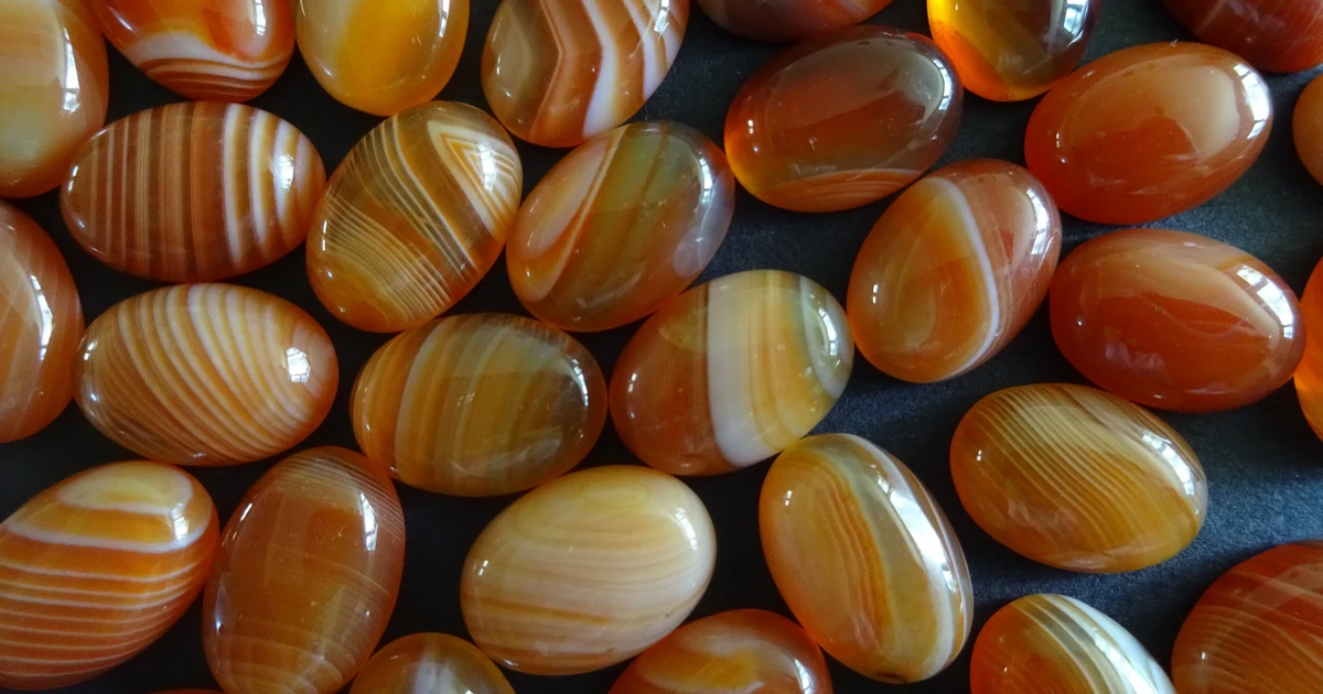 Types Of Agate - A Stone With A Unique Pattern Of Uniform Bands From Within