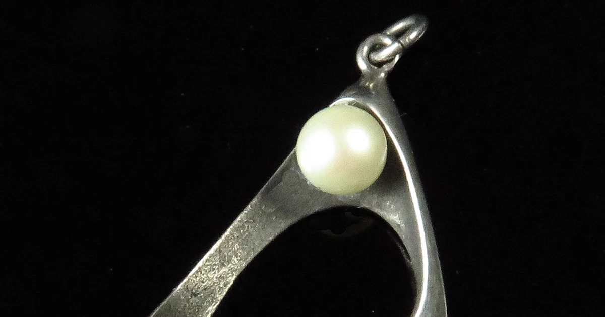 Vintage Modernist Jewelry - A Fusion Of Past And Present Elegance