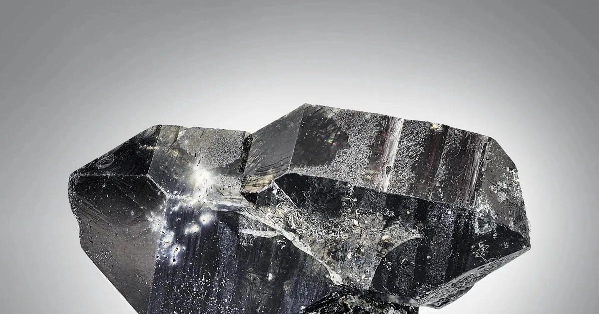 Morion Quartz - Delve Into The Enigmatic Depths Of This Dark Crystal