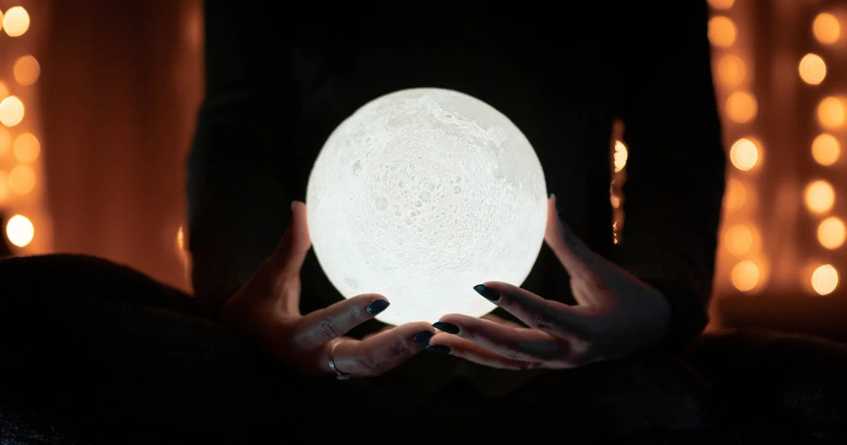 Crystal Ball - Meanings, History, Types & How To Use It